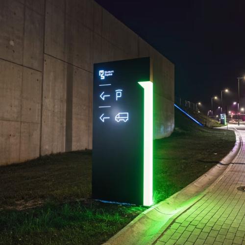 Jual WAYFINDING Dengan LED I Penunjuk Arah Mall, Office dan Hotel ...