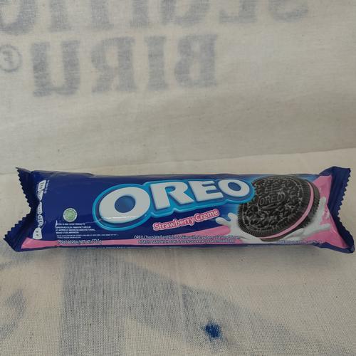 Jual OREO rasa STRAWBERRY CREME 123,5 gr, kokies snack camilan biskuit ...