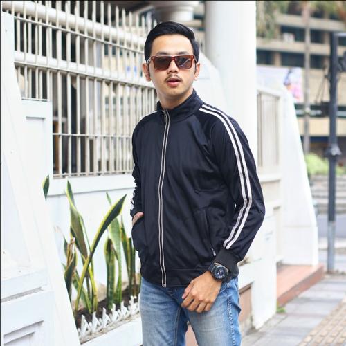 Jual jacket tracktop hrpn strip-dua hitam - Hitam, M - Kab. Cianjur ...