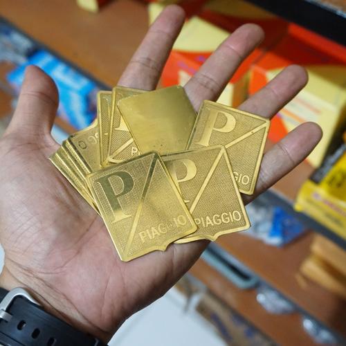 Jual Emblem Logo P Coret Hidung Vespa Super 66 Vbb Vnb Model Nos ...