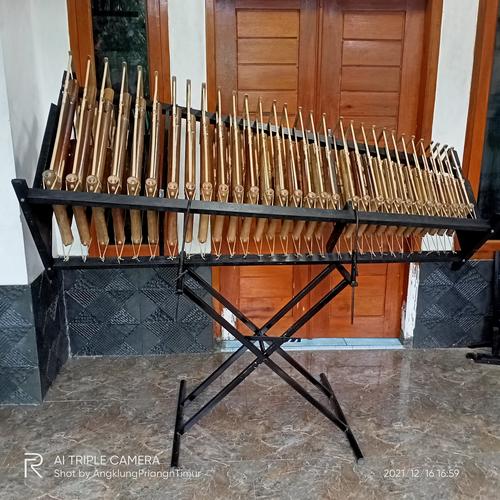 Jual Angklung pengamen 31 nada 3 tabung bambu hitam + stand nada (F# ...