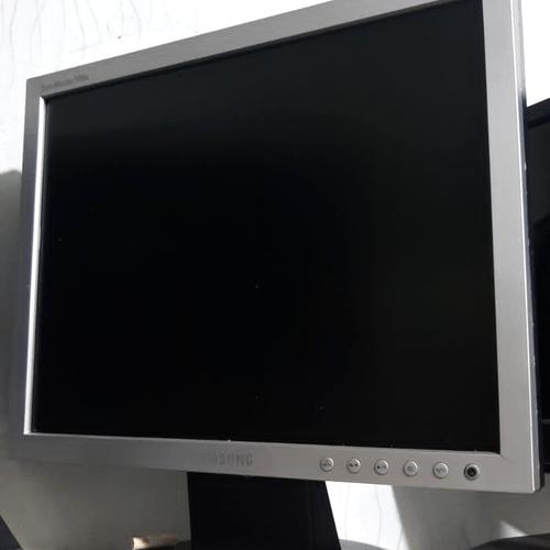 Jual Monitor 15inch Layar Jernih Original Layar Komputer CPU PC - Minus ...