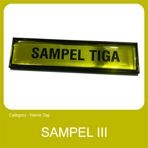 Jual PAPAN NAMA / NAME TAG SAMPEL TIGA (EMAS-HITAM-HITAM) - Peniti ...