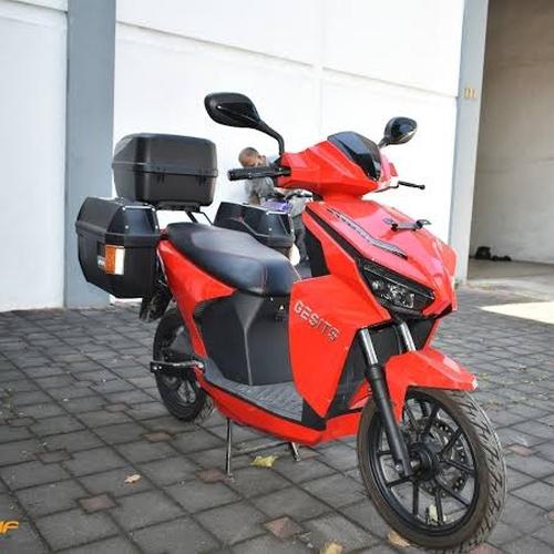 Jual Box Motor Listrik Gesits Top Cases GIVI Bracket - Kota Bogor ...
