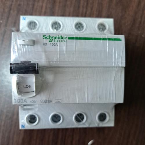 Jual ELCB schneider 4p 100a 300ma kondisi 85% - Kota Bandung - sumber ...