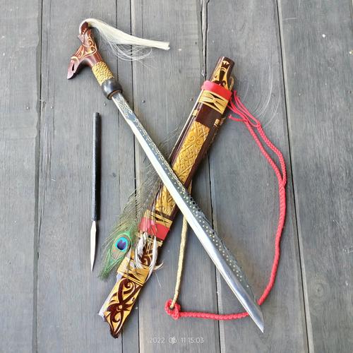 Jual mandau senjata suku dayak. .mandau dayak. mandau khas dayak.mandau ...