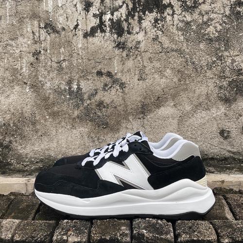 Jual Seatu New Balance 57/40 Black White 100% Original Resmi PT MAP - 9 ...