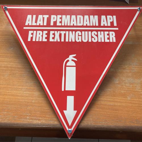 Jual Segitiga Tanda Alat Pemadam Api + Acrylic + Baut dan Fischer ...