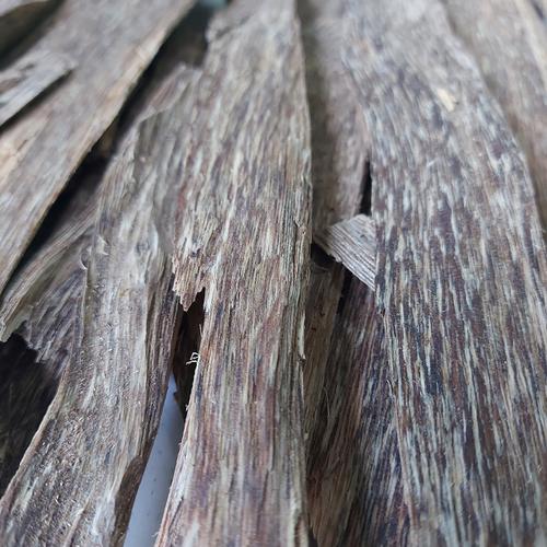 Jual Kayu Gaharu Lempengan Kalimantan Asli Alami GKLU01 - 25gram - Kota ...