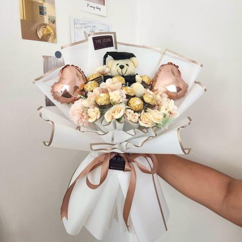 Jual Buket Bunga Palsu Wisuda | Buket Coklat Ferrero Rocher ...