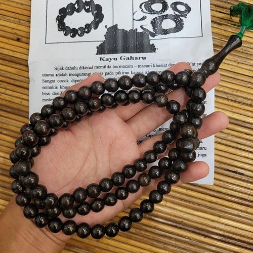 Jual TASBIH KAYU GAHARU BESAR 10MM HITAM ORIGINAL DARI KAYU GAHARU ...