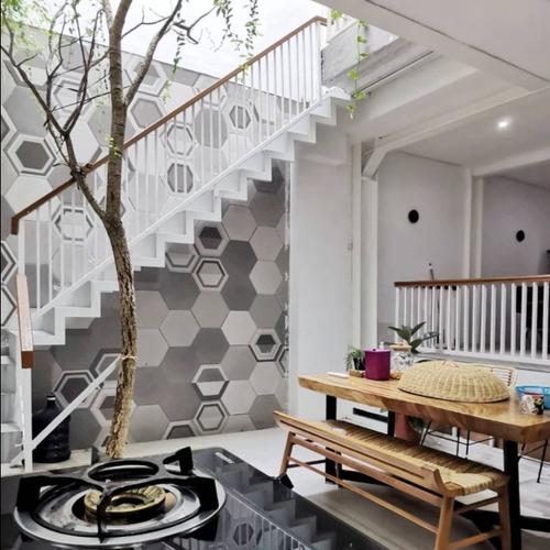 Jual Backsplash Tile - Keramik Roman Hexagonal Mix Uk. 34 x 39cm - Kota ...