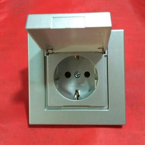 Jual Stop Kontak Tutup Broco Plano Series E152 Silver - Silver ...