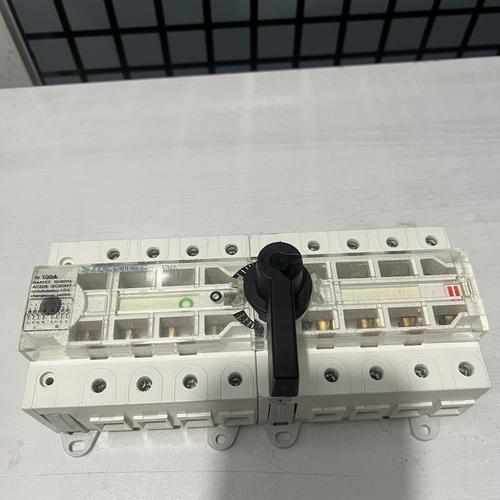 Jual Ohm saklar socomec 4pole 100A cos 4p 100a socomec - Jakarta Pusat ...