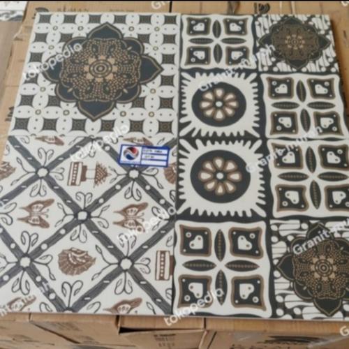 Jual Granit/keramik roman motif batik 30x30 Matt oasis - Gold - Kab ...