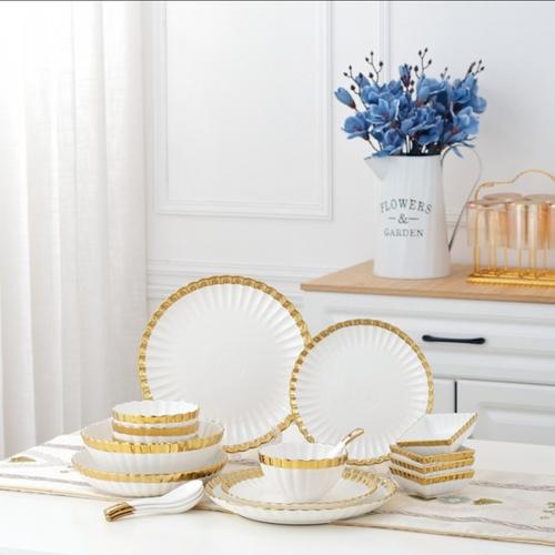Jual Beca Royal Piring Set Gift Box Hadiah Piring Set Keramik Hampers ...