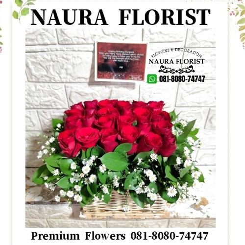 Jual rangkaian bunga meja/mawar merah/ bunga asli /bunga premium /kado ...