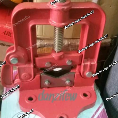 Jual Alat Penjepit Pipa Catok Pipa Tanggem Pipe Vice gripping 10 - 60 ...
