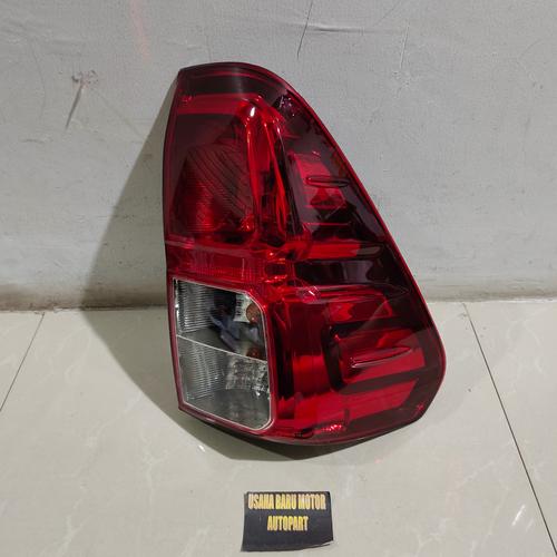Jual Lampu Stop Rem Belakang Toyota Hilux Revo 2015-2019 - Kanan ...