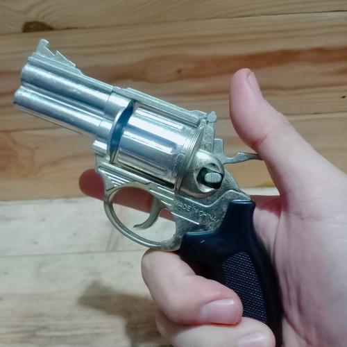 Pistol Revolver Polisi