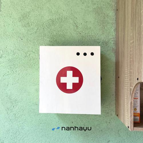 Promo Kotak obat P3K kayu First aid box dinding Lemari obat serbaguna ...