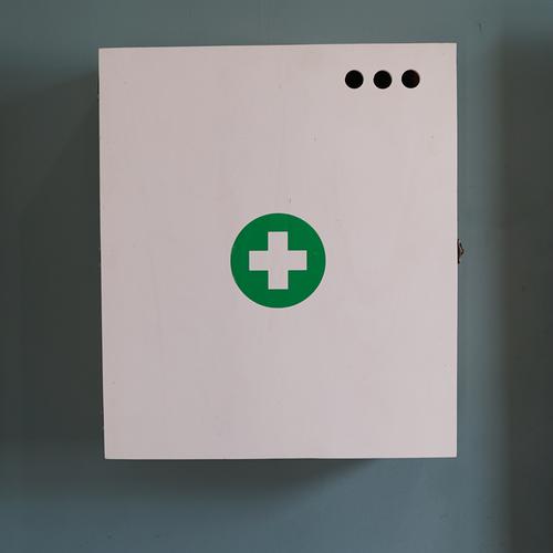 Promo Kotak obat P3K kayu First aid box dinding Lemari obat serbaguna ...