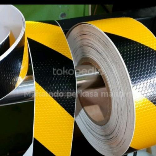 Jual Stiker Reflektor Barikade Lem- Stiker Kuning-Hitam 5cm x 45Meter ...