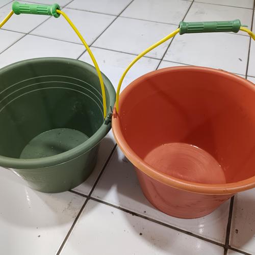Jual Ember Cor Besar Tukang Semen Warna Hijau dan Oren / Orange ...