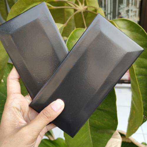 Jual Venus Takko Black Matte Bevel - Keramik Dinding Dapur Subway Tiles ...