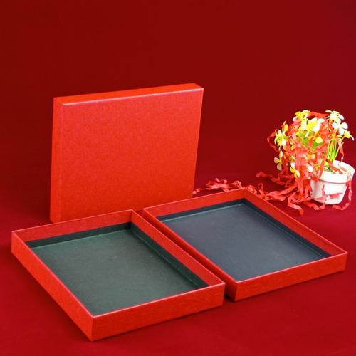Jual Hardbox ukuran 25 cm x 20 cm x 3.5 cm - Putih, Shredd paper ...