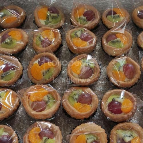 Jual Kue Sus Buah - Soes Buah - Choux Buah Vla Vanila - Mix 3 Buah, 6 ...