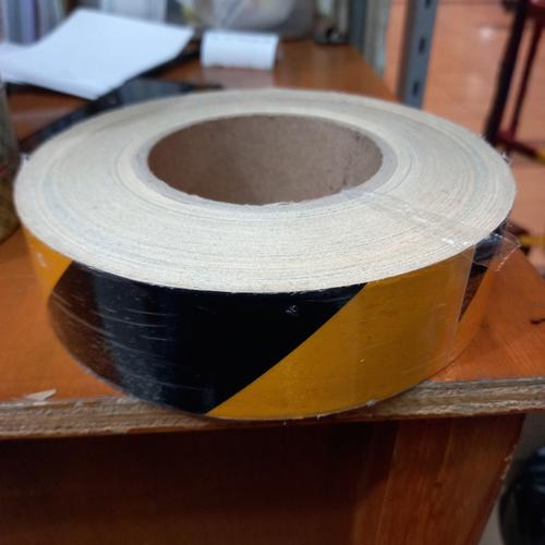 Jual Sticker reflective kuning-hitam/police line 4 cm x 45 meter ...