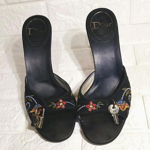 Jual christian dior sandals lock & key - Kab. Bantul - Mayjoe_Olshop ...