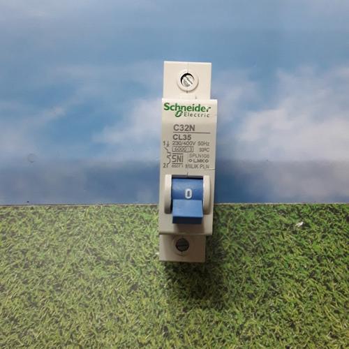 Jual MCB Schneider 1P 1 Phase 35A PLN Biru - Jakarta Pusat - Senja ...