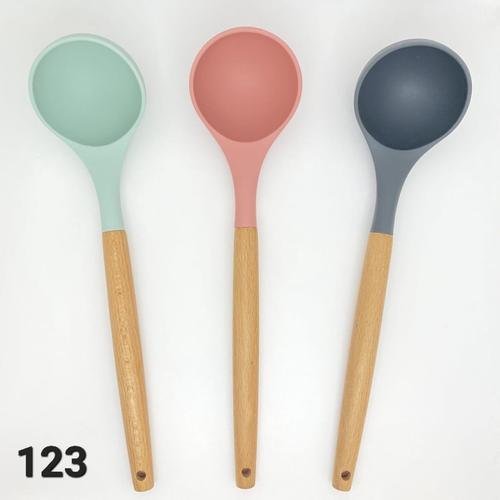 Jual LADLE SILIKON SOUP GAGANG KAYU TAHAN PANAS / SENDOK SAYUR SS-123 ...
