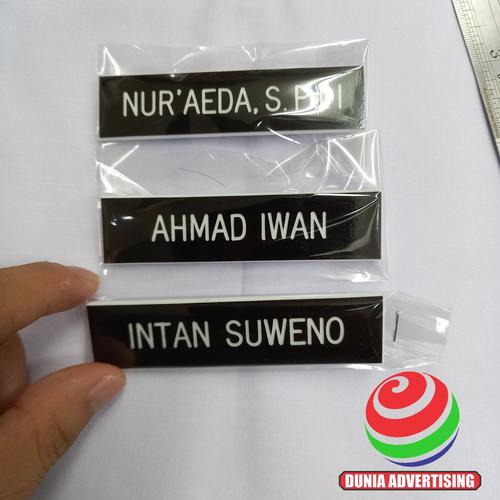 Jual name tag grafir magnet atau peniti ready / papan nama dada pns ...