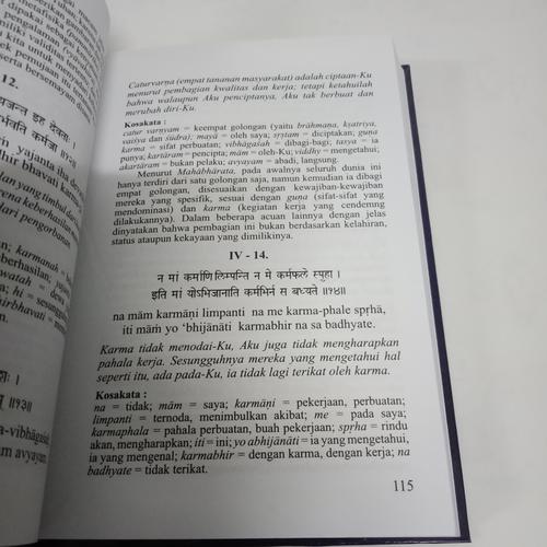 Jual Buku Bhagawadgita Bhagawad Gita Pancama Veda Weda Biru Agama Hindu ...