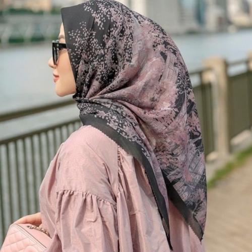 Jual BUTTONSCARVES NEW YORK 3 COURAGE VOAL SQUARE - UPPER WEST SIDE ...