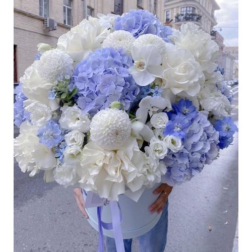 Jual The Hanna Florist - The Blue Bloom Box Flower Bouquet Ready Order ...