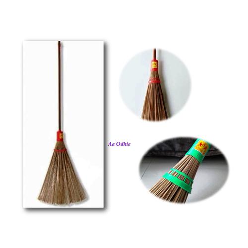 Jual Sapu Taman Bulat Lidi Tangkai Gagang Kayu - 2 Macan - Kota Depok ...