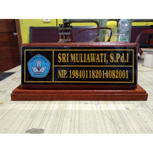 Jual Nama Meja dudukan kayu/Papan Nama meja Akrilik/Nama meja custom ...