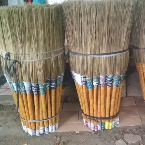 Jual sapu lidi gagang panjang/sapu jalanan/sapu taman only gojek - Kota ...