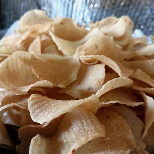 Jual puyur singkong pedas 1kg/puyur singkong gurih /kripik singkong ...