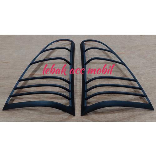Jual garnis / list lampu belakang mobil toyota grand innova hitam dop ...