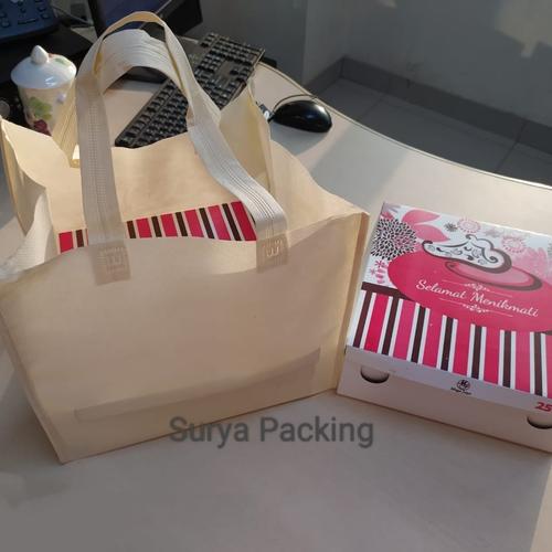 Jual goodie bag tas kotak nasi /kotak kue /box - Kota Bekasi - supplier spunbond | Tokopedia