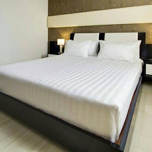Jual SPREI SET HOTEL STRIPE PUTIH BAHAN KATUN PREMIUM BEST SELLER ALL ...