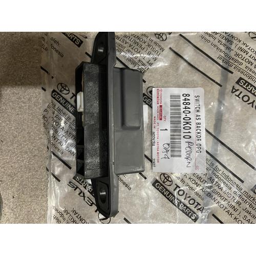 Jual 84840-0k010 switch back door switch pintu bagasi innova reborn ...