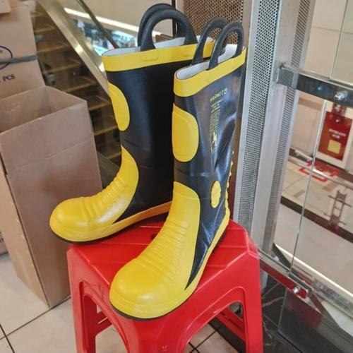 Jual SEPATU SAFETY PEMADAM KEBAKARAN HARMIT / SAFETY BOOTS PEMADAM ...