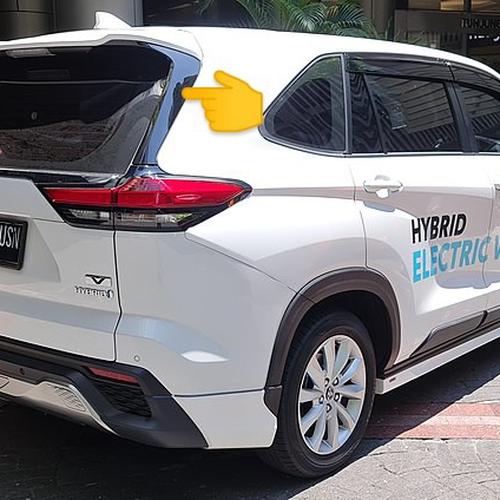 Jual Spoiler Moulding quarter belakang Innova Zenix modelista original ...