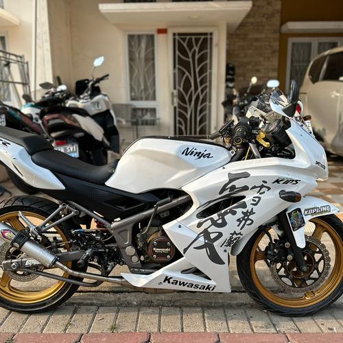 Jual Kawasaki ninja rr se 2013 putih albino pajak panjang - Kab ...